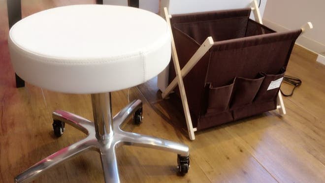 入口に受付が常駐しているので安心してご利用いただけるネイルスペースです。の写真2