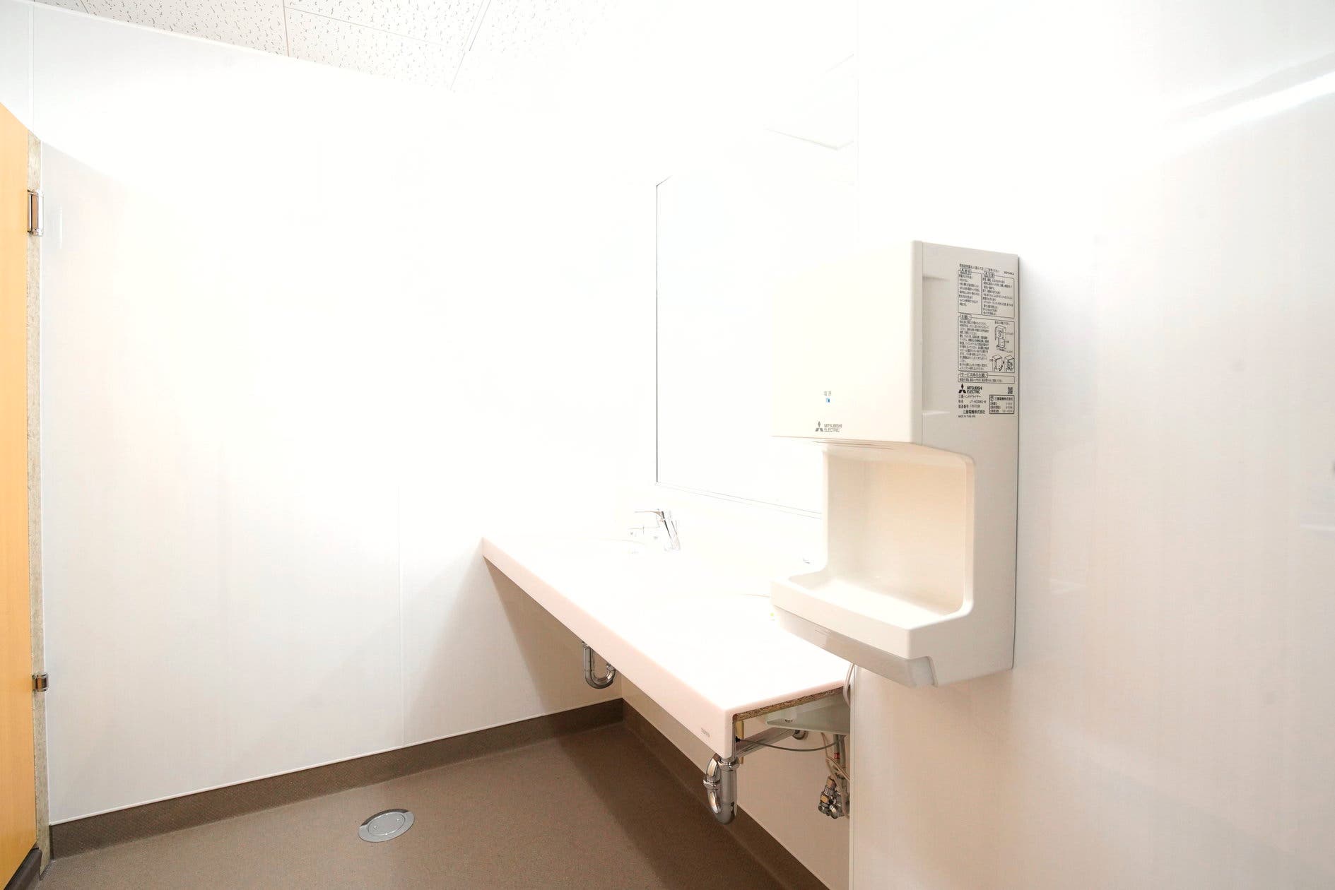 【 中規模の会議・研修にぴったり！ 】新橋・汐留駅から徒歩2分♪ 50名(セミナー形式48名)収容可能！高速光回線あります！の写真10