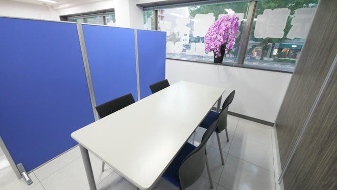 仙台駅徒歩8分 パーテーション仕切りスぺース A (4名)の写真1
