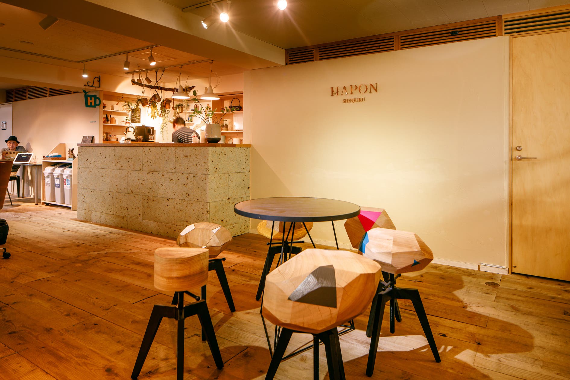 【JR新宿徒歩6分】日本列島型のテーブルがあるスペースでイベントや会議を！の写真2