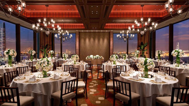 【みなとみらい】マグノリアルーム シャンデリアが照らすクラシカルパーティールームの写真2