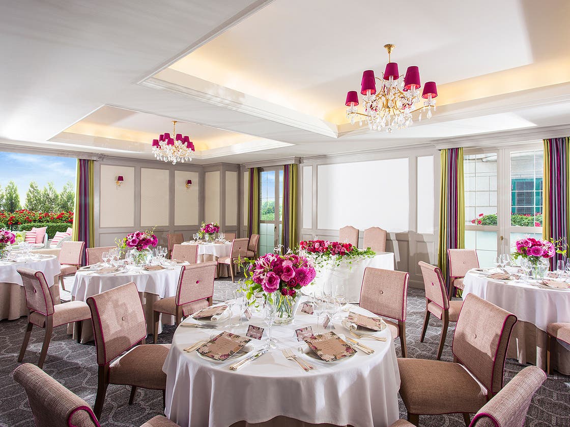 【横浜】 イベール　クラシックなインテリアで統一された部屋の写真1