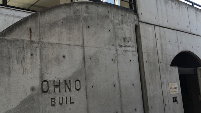 cafe/barでありライブハウス、セレクトショップでもある大人の溜まり場の写真4