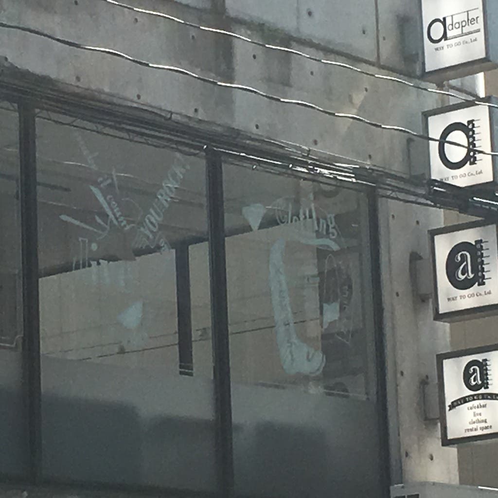 cafe/barでありライブハウス、セレクトショップでもある大人の溜まり場の写真5