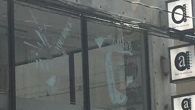 cafe/barでありライブハウス、セレクトショップでもある大人の溜まり場の写真5