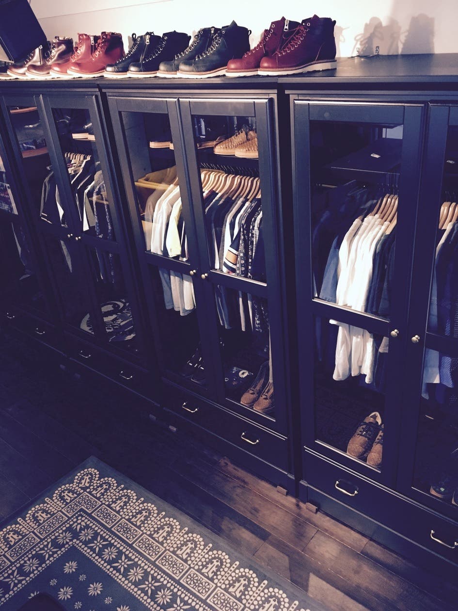 cafe/barでありライブハウス、セレクトショップでもある大人の溜まり場の写真7