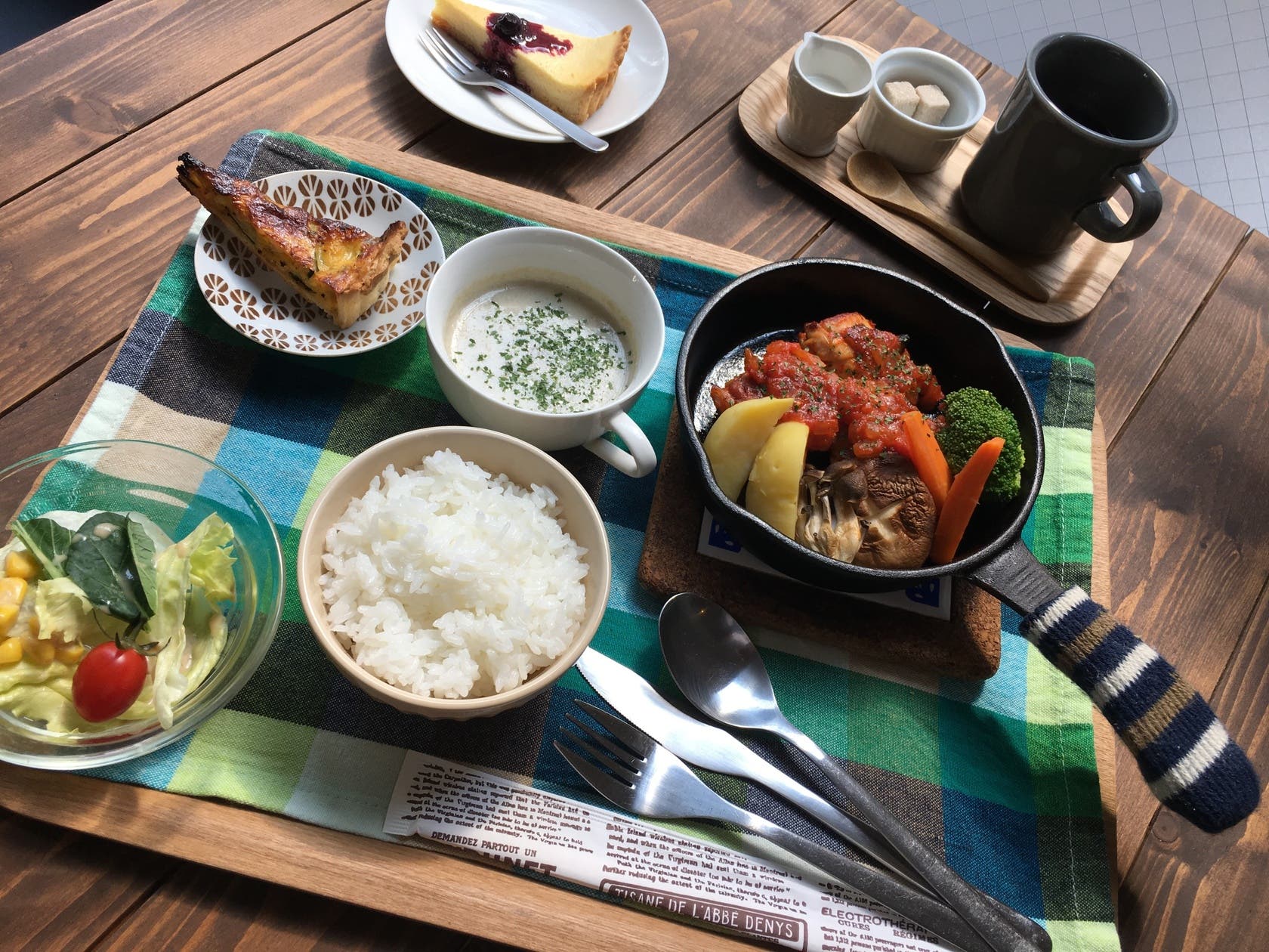 cafe/barでありライブハウス、セレクトショップでもある大人の溜まり場の写真9