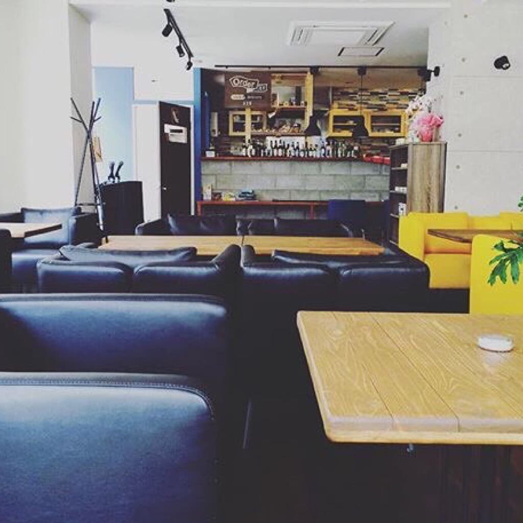 cafe/barでありライブハウス、セレクトショップでもある大人の溜まり場の写真11