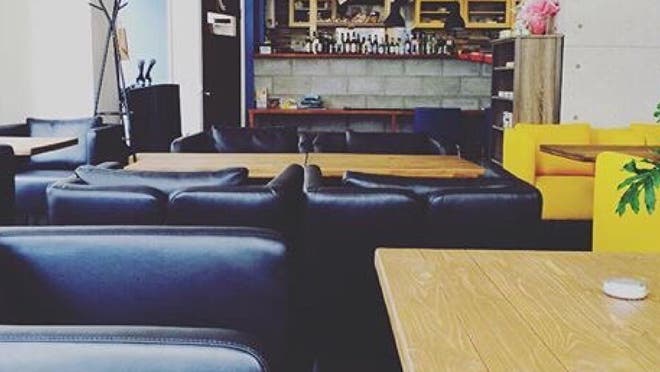 cafe/barでありライブハウス、セレクトショップでもある大人の溜まり場の写真11