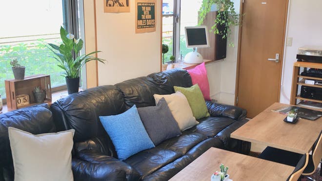 【駅0分!】今だけ基本プラン実施中!会議室・リモート利用も ☆毎回清掃・オゾン除菌!55型TV•AVシステム・キッチンの写真1