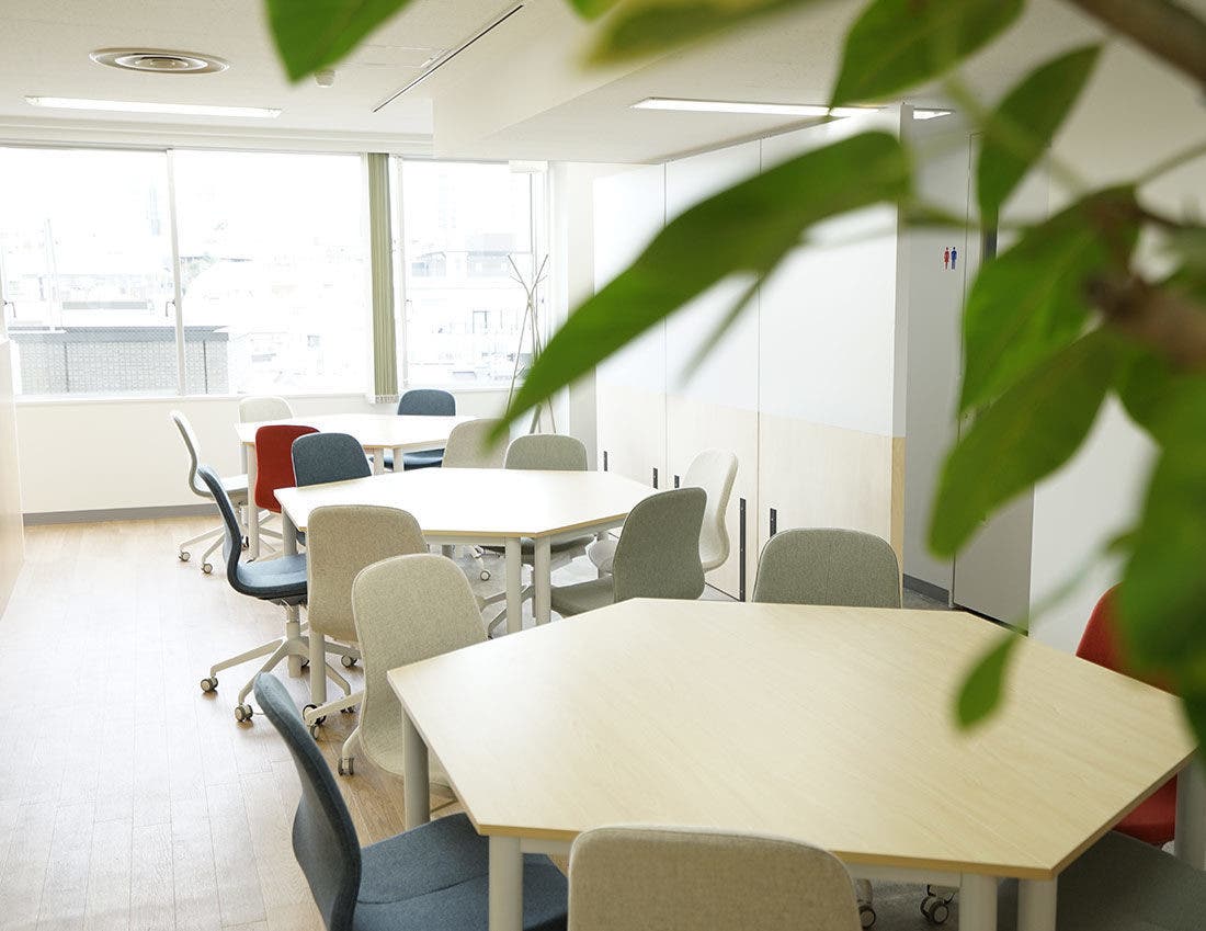 【大人数に最適！】明治神宮前より徒歩１分！大人数のセミナーやイベントに使えるオシャレなオフィスフロア。の写真3