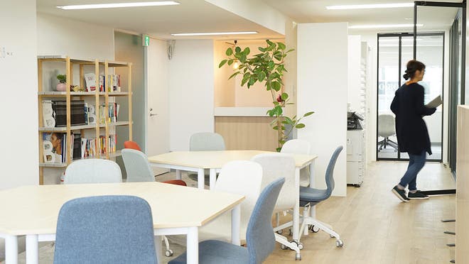 【大人数に最適!】明治神宮前より徒歩1分!大人数のセミナーやイベントに使えるオシャレなオフィスフロア。の写真6