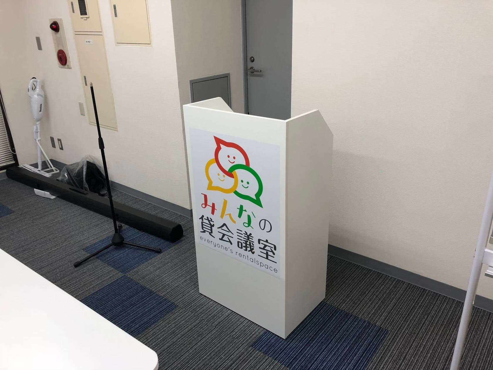 【天神駅徒歩2分】定員50名+予備椅子11名！プロジェクター含む備品・高速Wi-Fi無料！701会議室の写真15