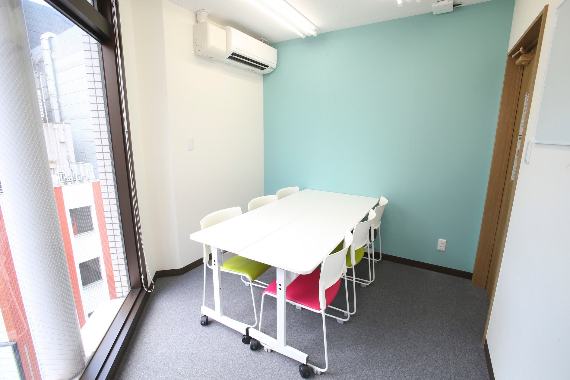 【天神駅徒歩2分】定員6名+予備椅子2名！プロジェクター含む備品・高速Wi-Fi無料！801会議室の写真8