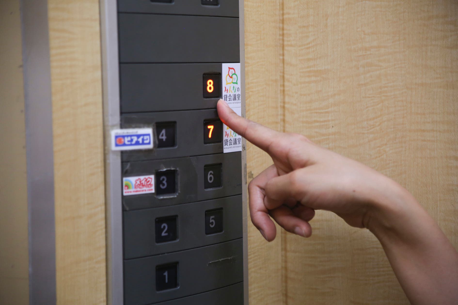 【天神駅徒歩2分】定員6名+予備椅子2名！プロジェクター含む備品・高速Wi-Fi無料！801会議室の写真16