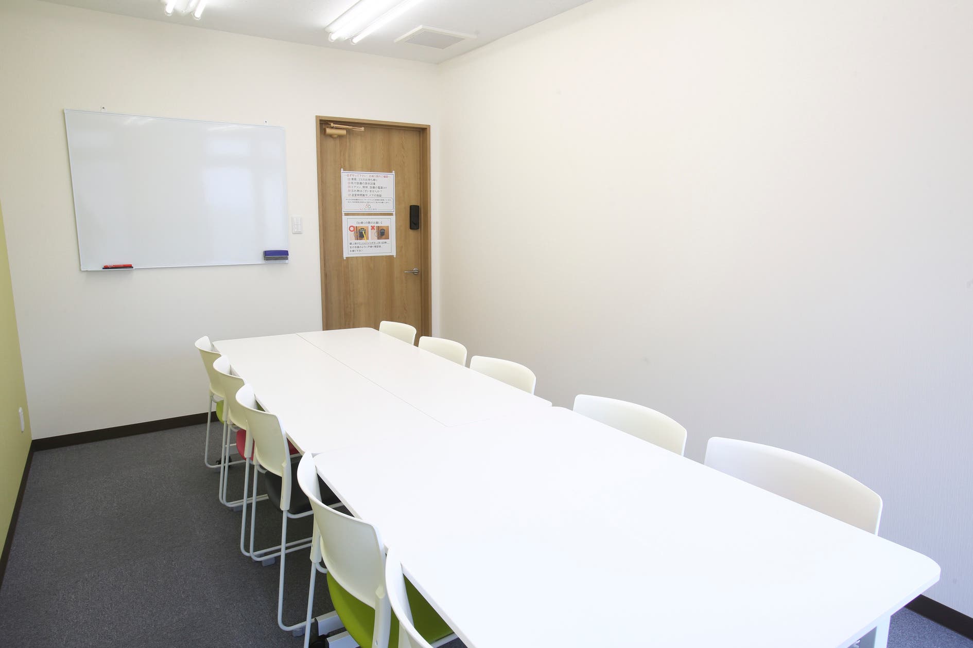 【天神駅徒歩2分】定員10名+予備椅子2名！プロジェクター含む備品・高速Wi-Fi無料！802会議室の写真7