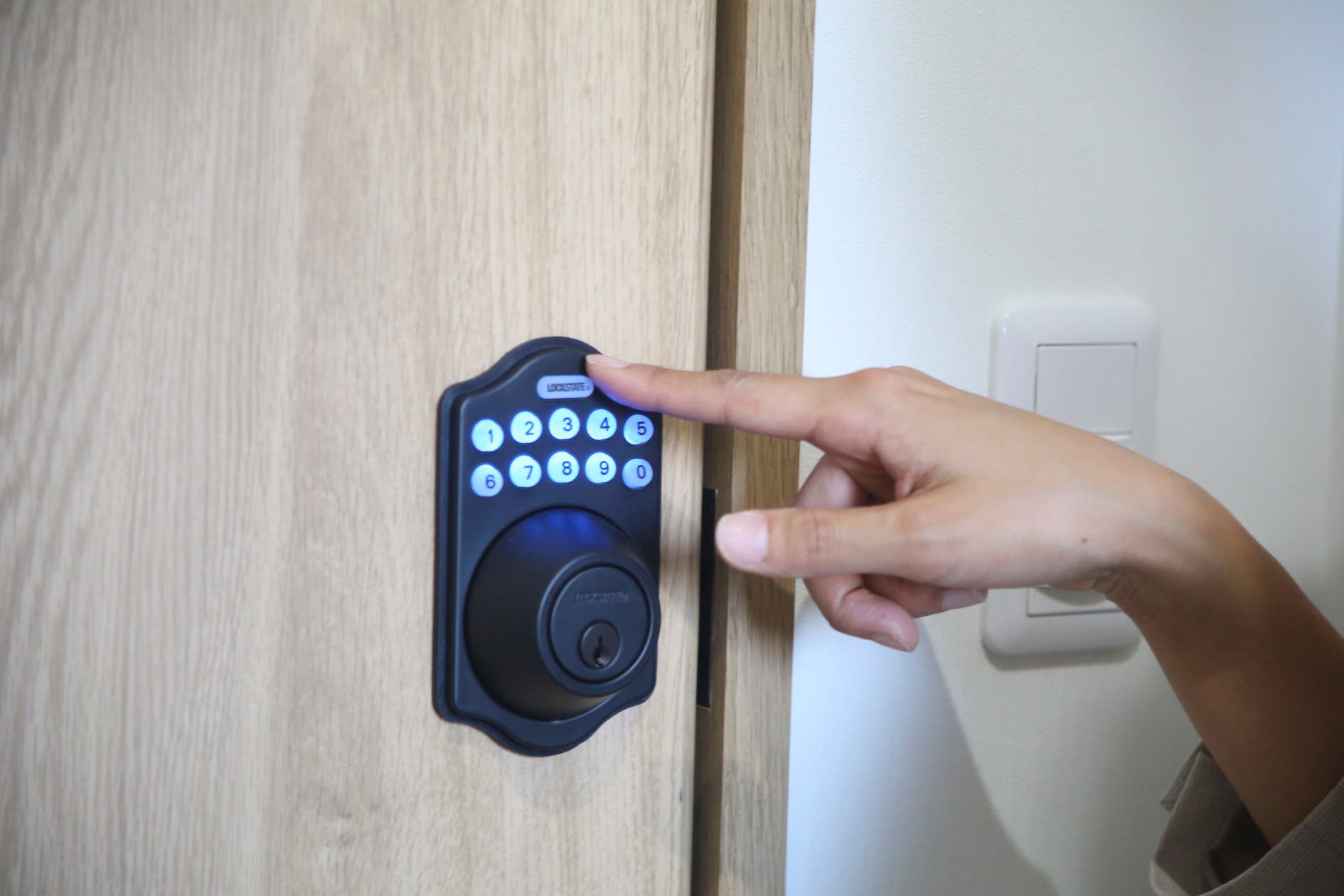 【天神駅徒歩2分】定員18名+予備椅子2名！プロジェクター含む備品・高速Wi-Fi無料！803会議室の写真17