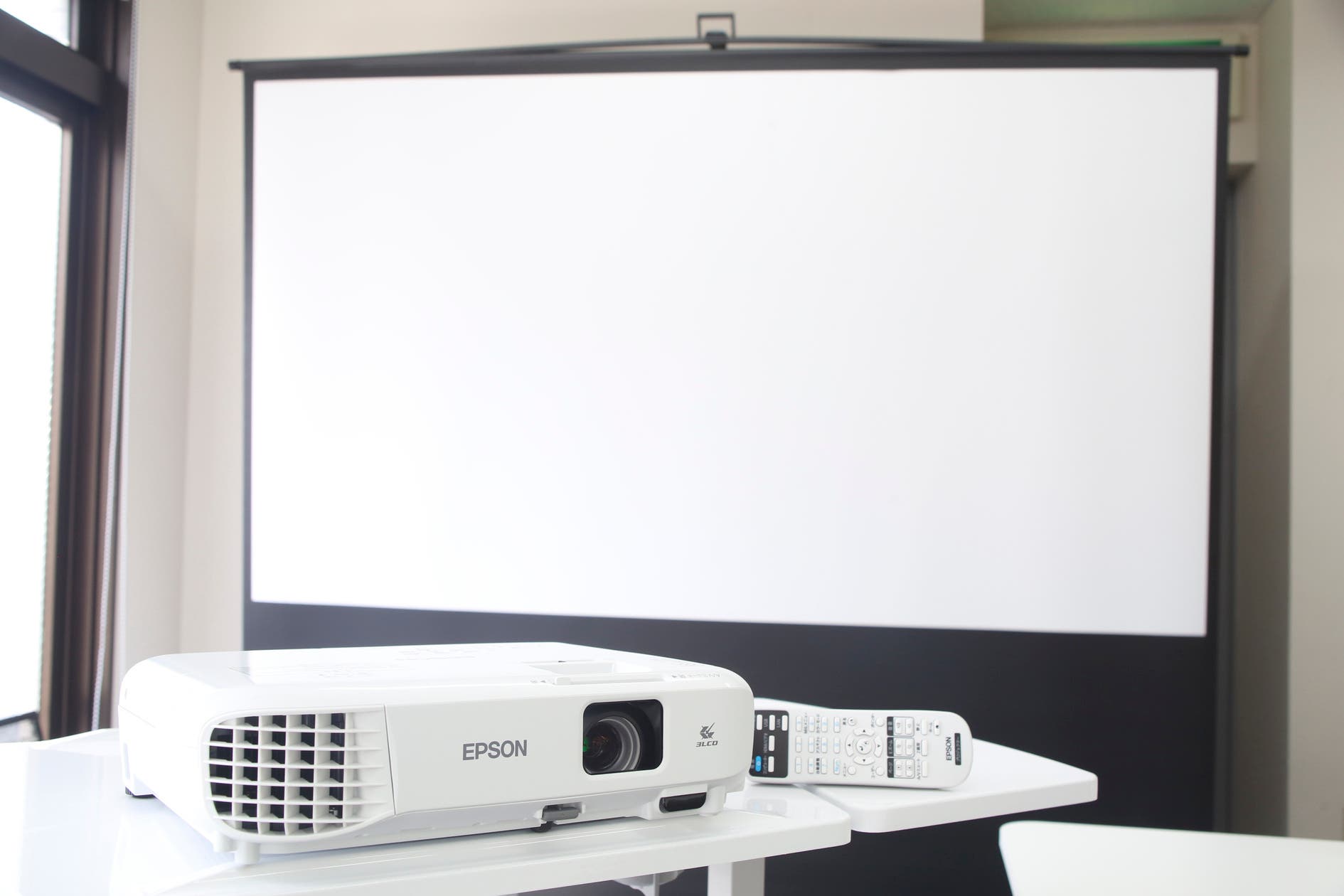 【天神駅徒歩2分】定員18名+予備椅子2名！プロジェクター含む備品・高速Wi-Fi無料！803会議室の写真10