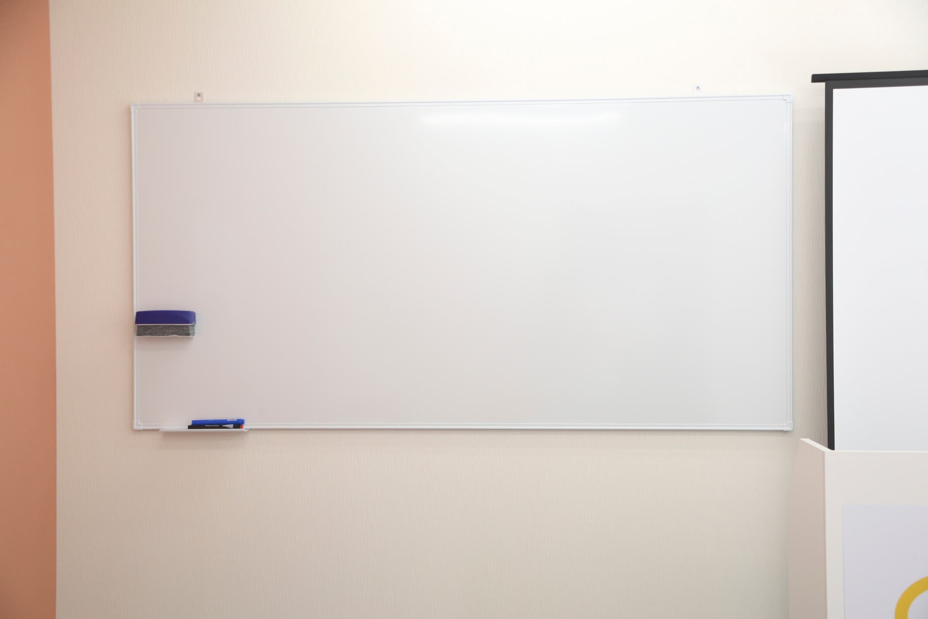 【天神駅徒歩2分】定員18名+予備椅子2名！プロジェクター含む備品・高速Wi-Fi無料！803会議室の写真11