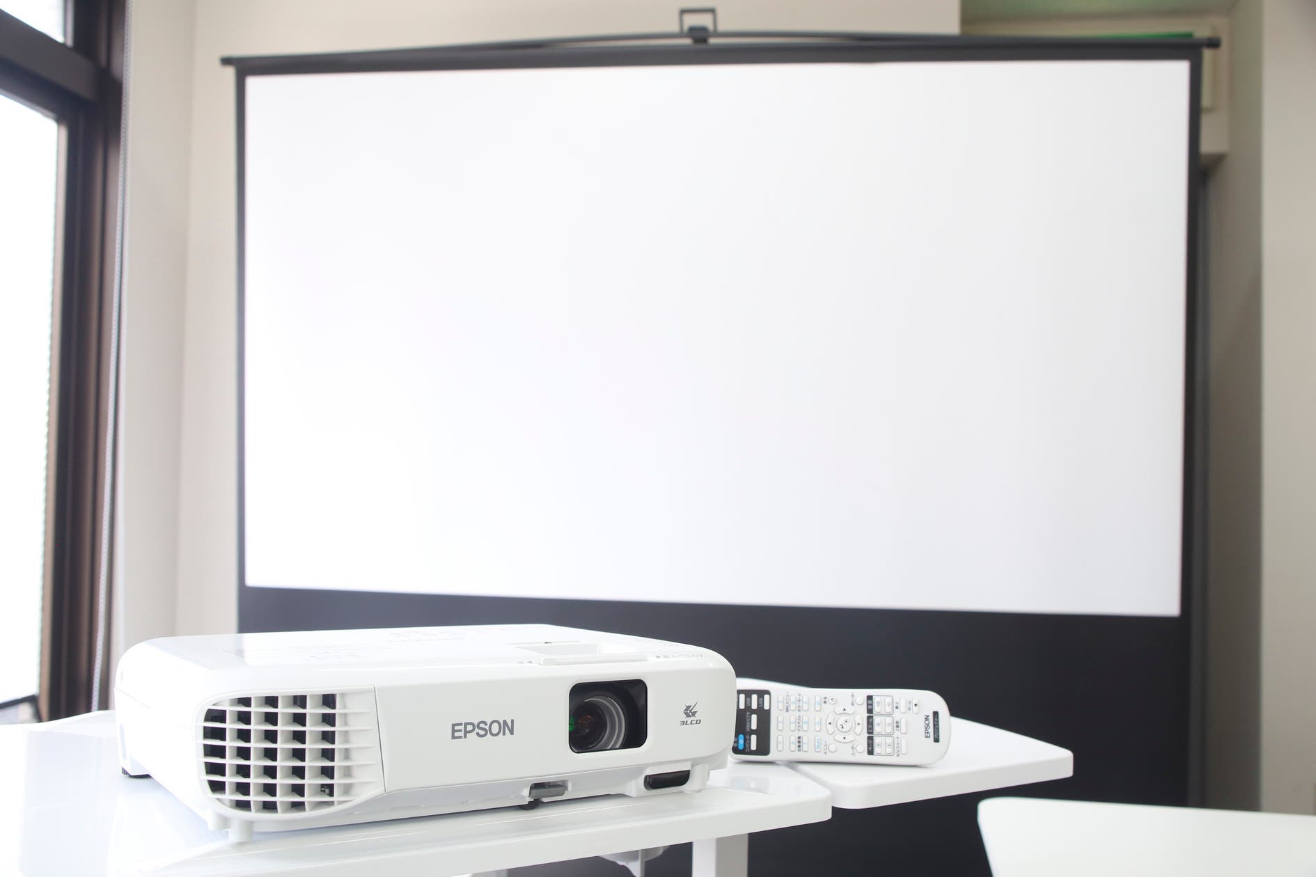 【天神駅徒歩2分】定員50名+予備椅子11名！プロジェクター含む備品・高速Wi-Fi無料！701会議室の写真13