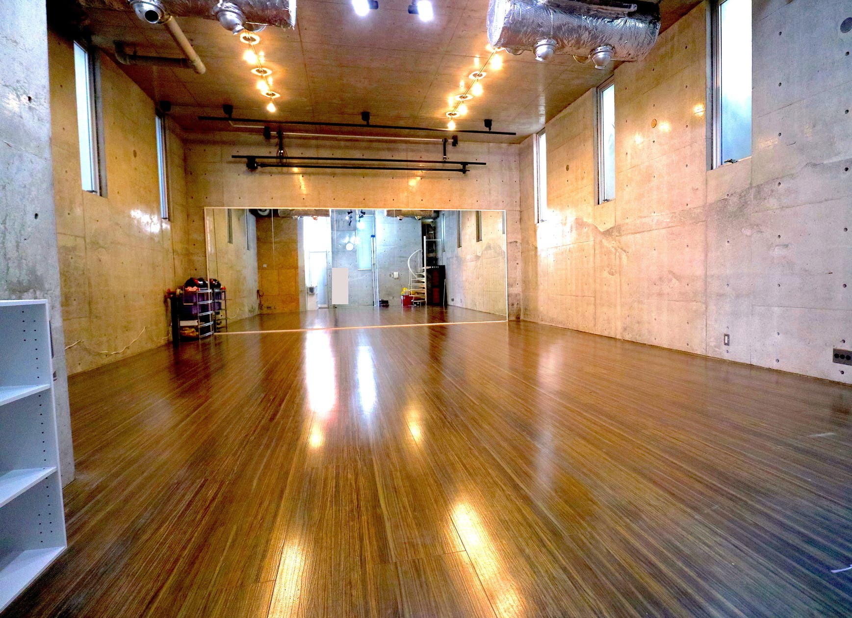 自由が丘徒歩5分！天高4mのスタイリッシュなスタジオスペース！RAISE UP STUDIO JIYUGAOKAの写真1