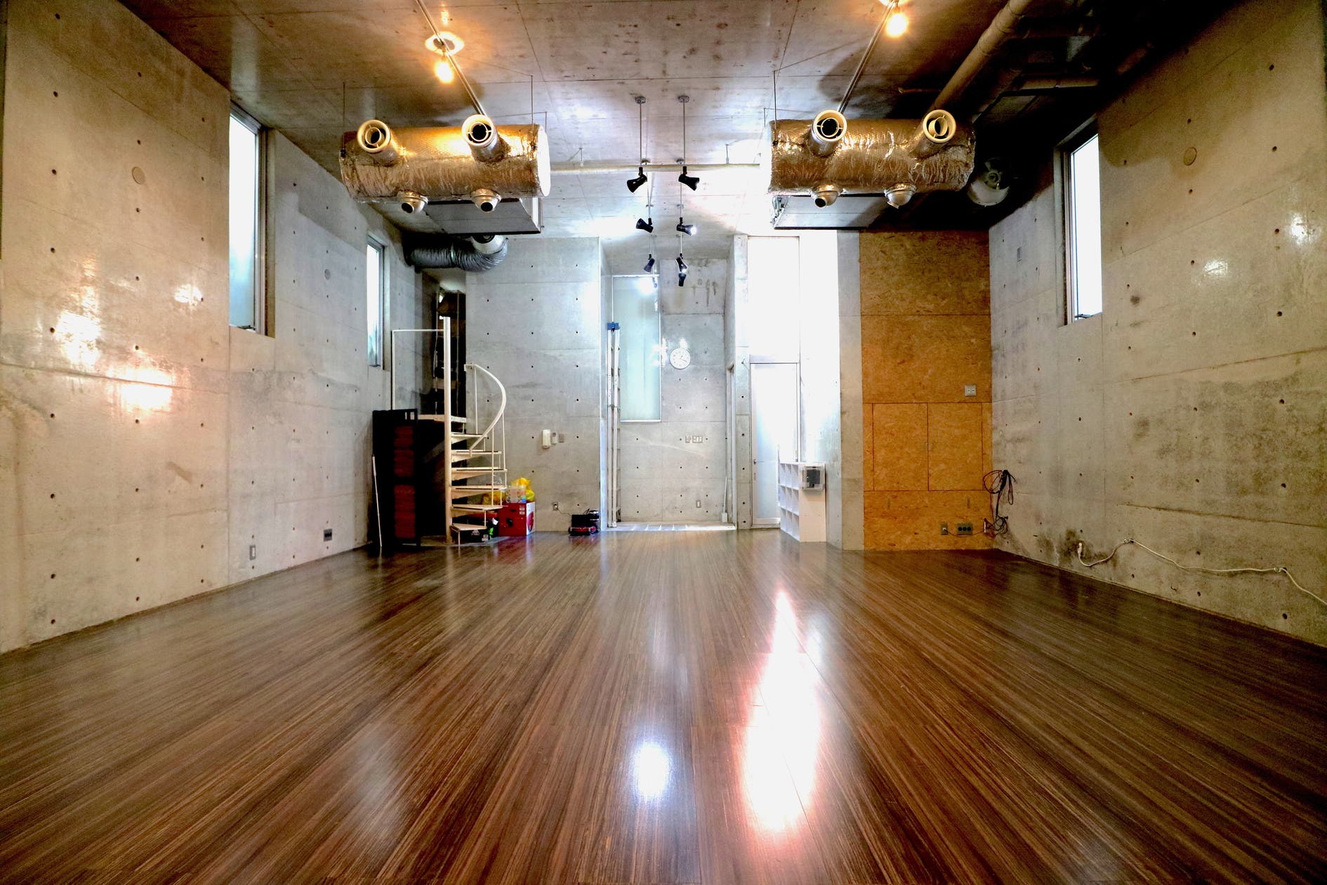 自由が丘徒歩5分！天高4mのスタイリッシュなスタジオスペース！RAISE UP STUDIO JIYUGAOKAの写真2