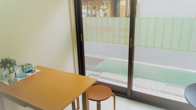 当日予約OK!道路沿いなので物販に適しています!会議室やミニセミナー等にも!の写真1