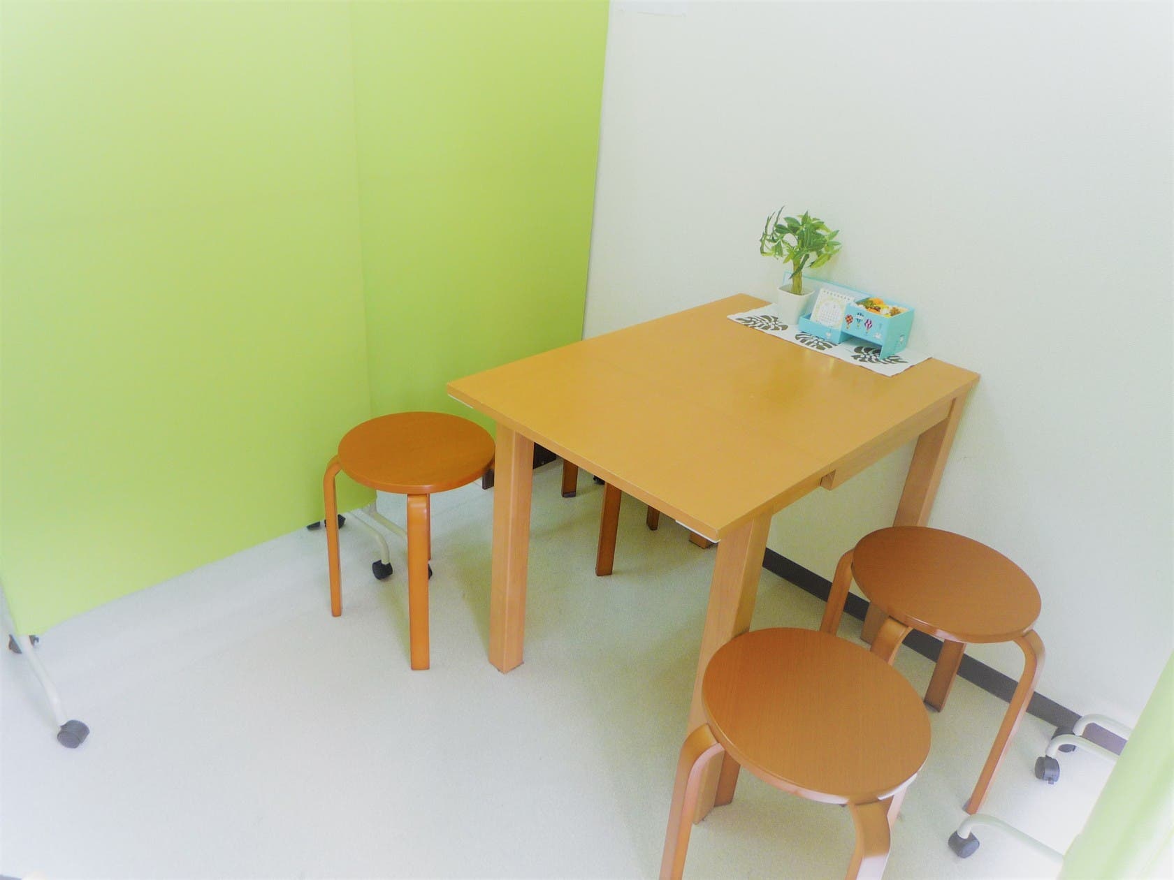 当日予約OK！道路沿いなので物販に適しています！会議室やミニセミナー等にも！の写真2