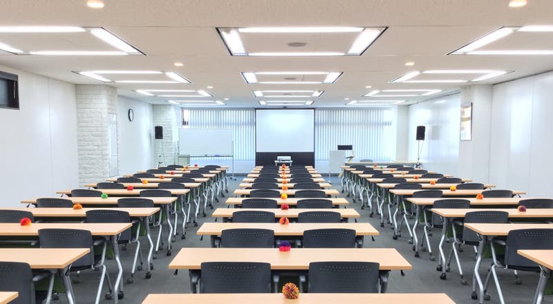 【神田カンファレンス・ルーム】セミナールーム１、神田で安価／199㎡(30-70名)／懇親会ミーティング