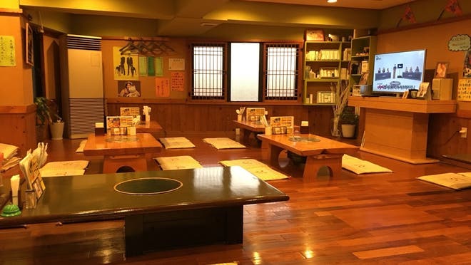 韓国風の広々としたフラットな座敷でくつろげます。の写真2