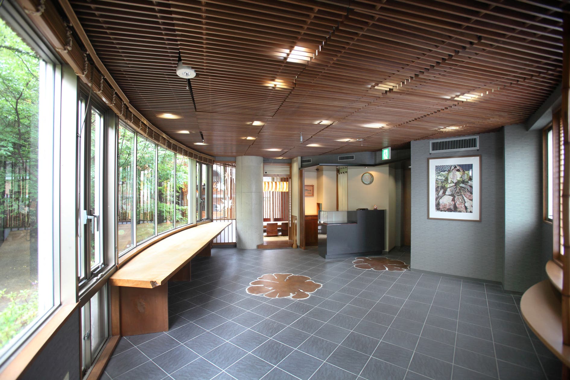 個展・展示会・教室に最適な、雰囲気抜群の三階建て物件です。一階には駐車場、二階はスペースとして、三階に控室としてご利用可。の写真5