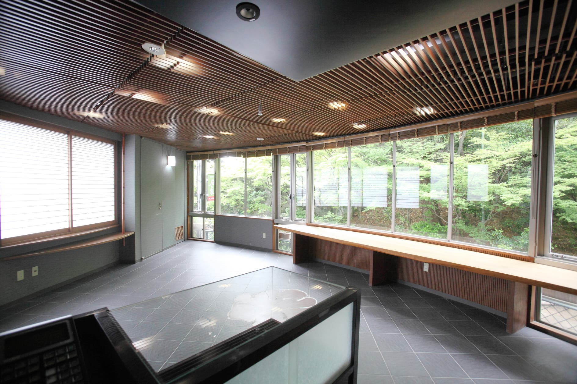 個展・展示会・教室に最適な、雰囲気抜群の三階建て物件です。一階には駐車場、二階はスペースとして、三階に控室としてご利用可。の写真6