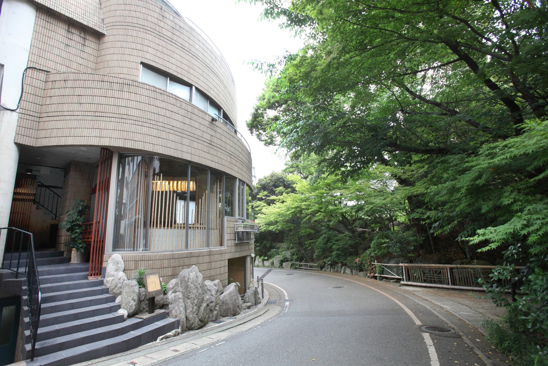 個展・展示会・教室に最適な、雰囲気抜群の三階建て物件です。一階には駐車場、二階はスペースとして、三階に控室としてご利用可。の写真8