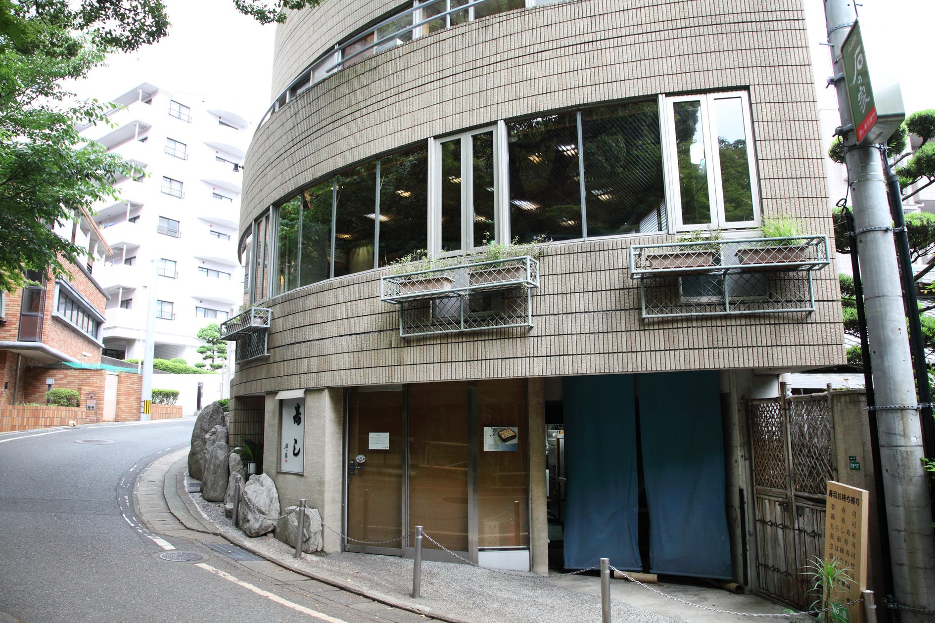 個展・展示会・教室に最適な、雰囲気抜群の三階建て物件です。一階には駐車場、二階はスペースとして、三階に控室としてご利用可。の写真10