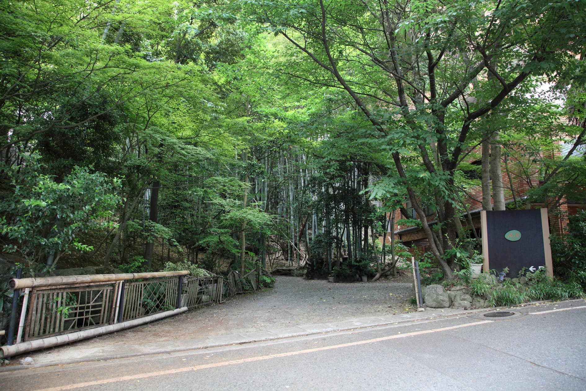個展・展示会・教室に最適な、雰囲気抜群の三階建て物件です。一階には駐車場、二階はスペースとして、三階に控室としてご利用可。の写真12