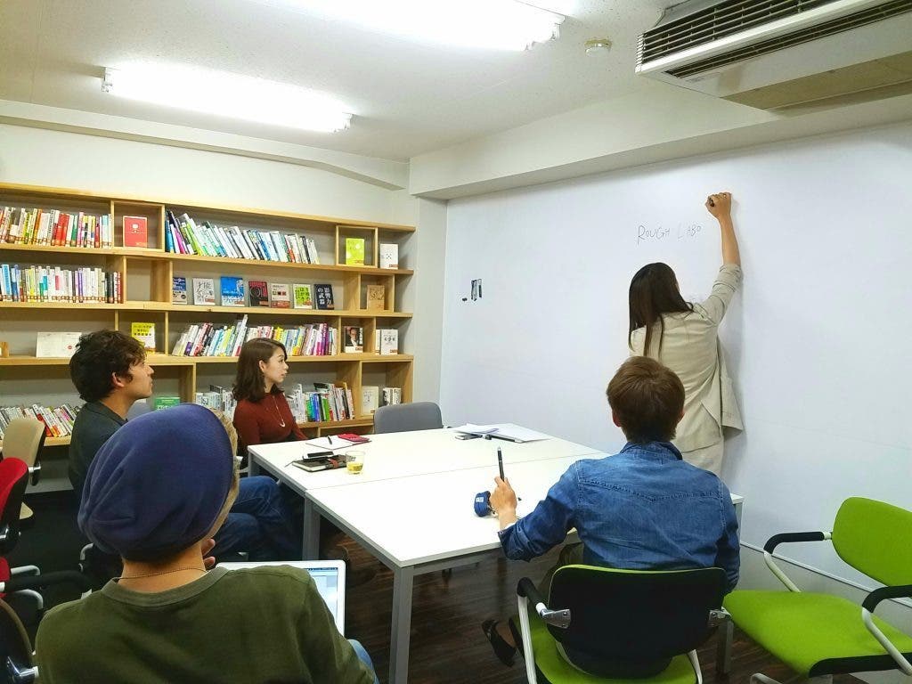 【駅前】1名OK!最大50名/カフェのようなくつろぎコワーキングスペース会議室(セミナー・研修・勉強会)大阪市北区/梅田/南森町の写真7