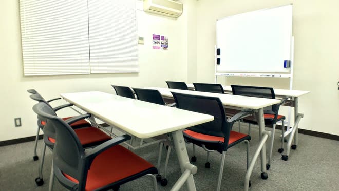 【平日AM 1H500円】少人数の会議や面談、商談に!本町駅4分「みーてぃんぐすぺーす本町」の写真8