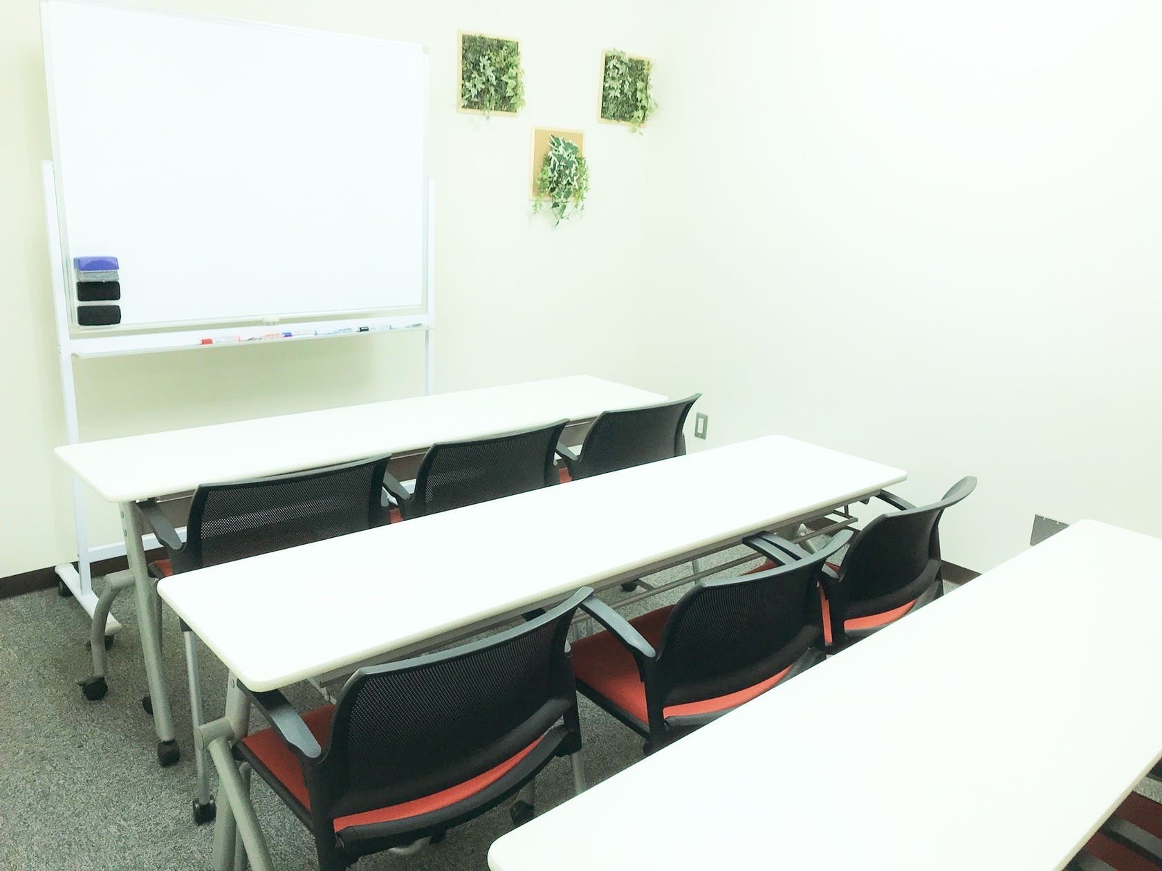 【平日AM 1H500円】少人数の会議や面談、商談に！本町駅4分「みーてぃんぐすぺーす本町」の写真9