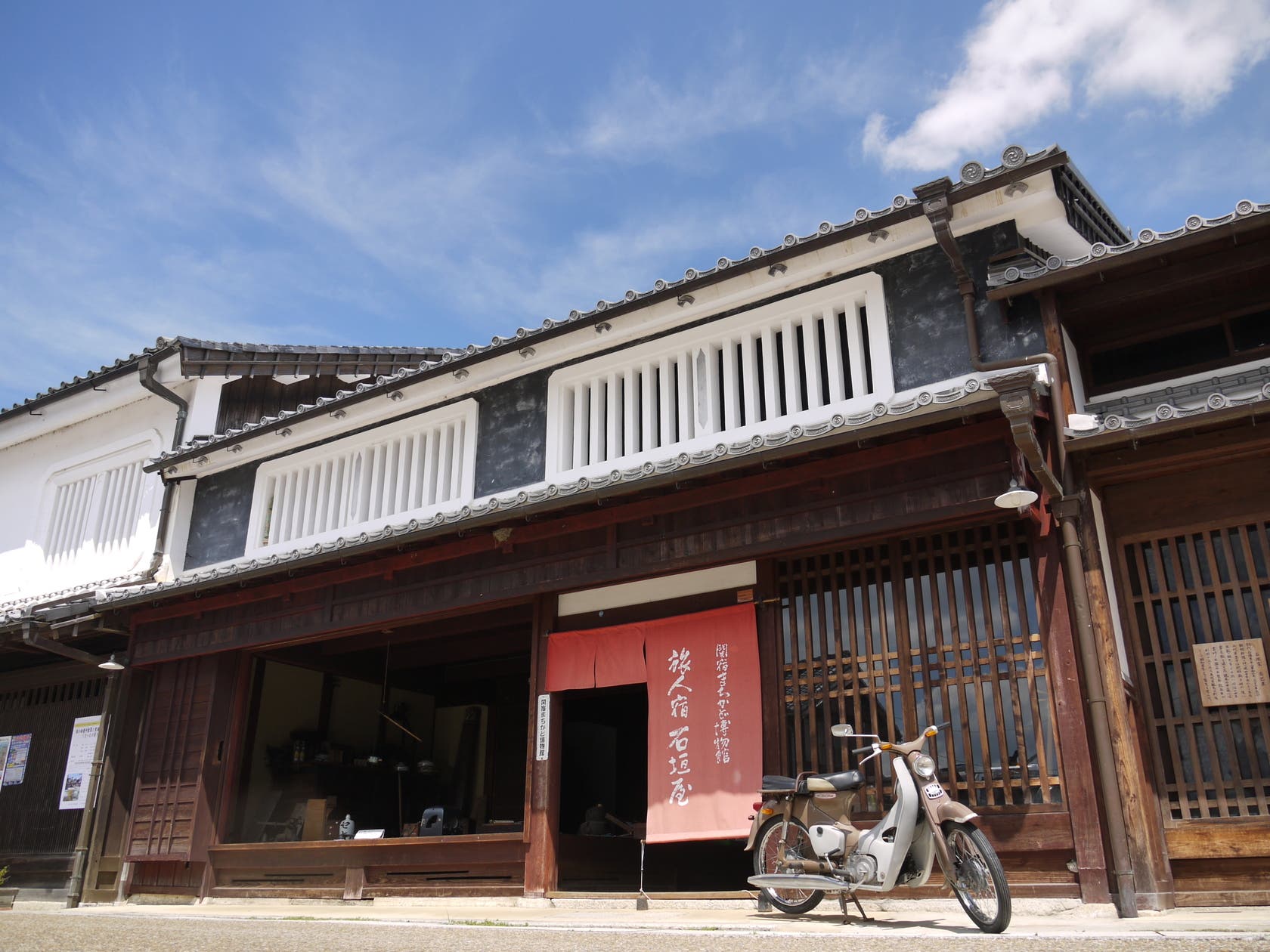 映画・ドラマ撮影やコスプレ、ウェディングフォトに最適！カフェ併設の古民家ゲストハウスで特別なひとときをの写真1