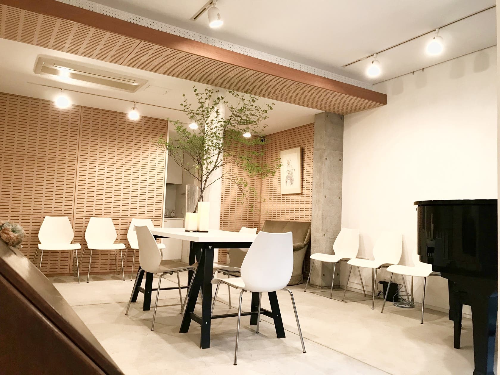 ［代官山6分/駐車1台可］自然光の入る地下1階・グランドピアノのある隠れ家的スペース。撮影・会議・楽器練習・パーティー等の写真4