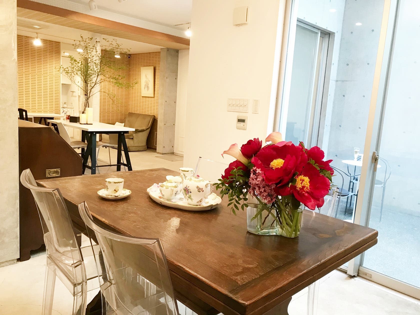 ［代官山6分/駐車1台可］自然光の入る地下1階・グランドピアノのある隠れ家的スペース。撮影・会議・楽器練習・パーティー等の写真8