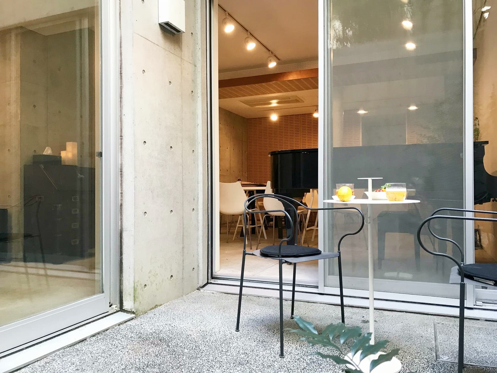 ［代官山6分/駐車1台可］自然光の入る地下1階・グランドピアノのある隠れ家的スペース。撮影・会議・楽器練習・パーティー等の写真13