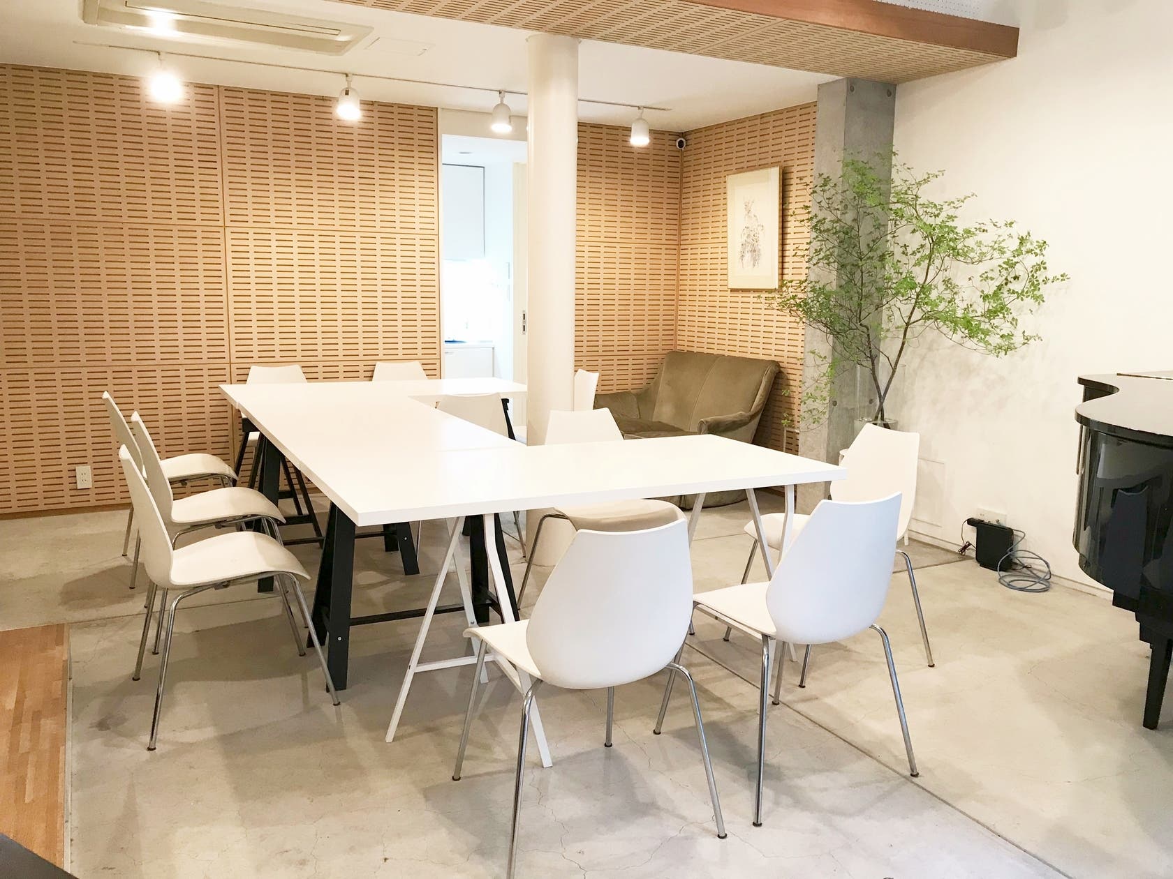 ［代官山6分/駐車1台可］自然光の入る地下1階・グランドピアノのある隠れ家的スペース。撮影・会議・楽器練習・パーティー等の写真9