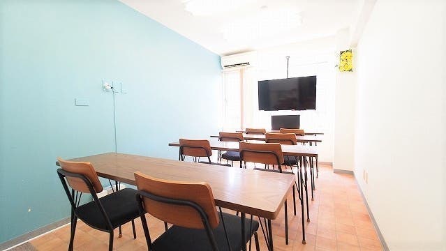 【テラス】横浜駅徒歩2分 神奈川最安 貸し会議室 A/換気可・除菌ズッグ有 Web会議・PC作業等にの写真2