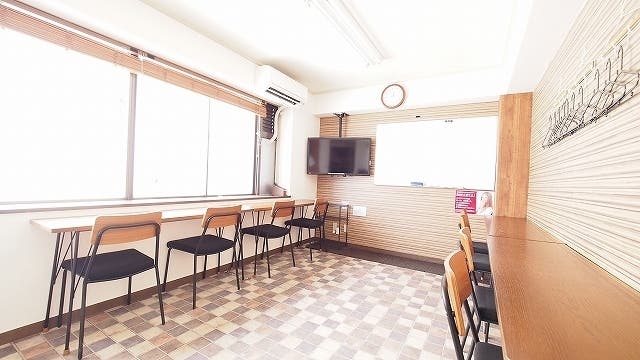 【ワイナリー】横浜駅歩5分 格安会議室　WiFi・モニタ・ホワイトボード無料　Web会議・テレワークの写真5
