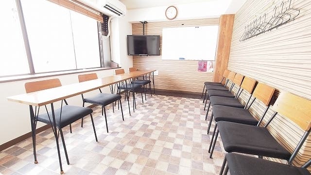 【ワイナリー】横浜駅歩5分 格安会議室　WiFi・モニタ・ホワイトボード無料　Web会議・テレワークの写真4