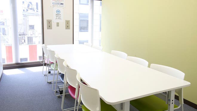 【天神駅徒歩2分】定員10名+予備椅子2名!プロジェクター含む備品・高速Wi-Fi無料!802会議室の写真9