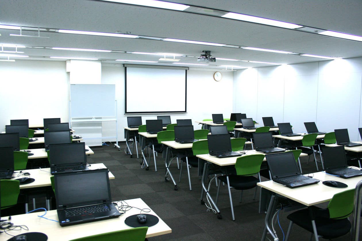 【Bルーム】最大30名までご利用可能。広いお部屋でゆったりとご利用頂けます。の写真2