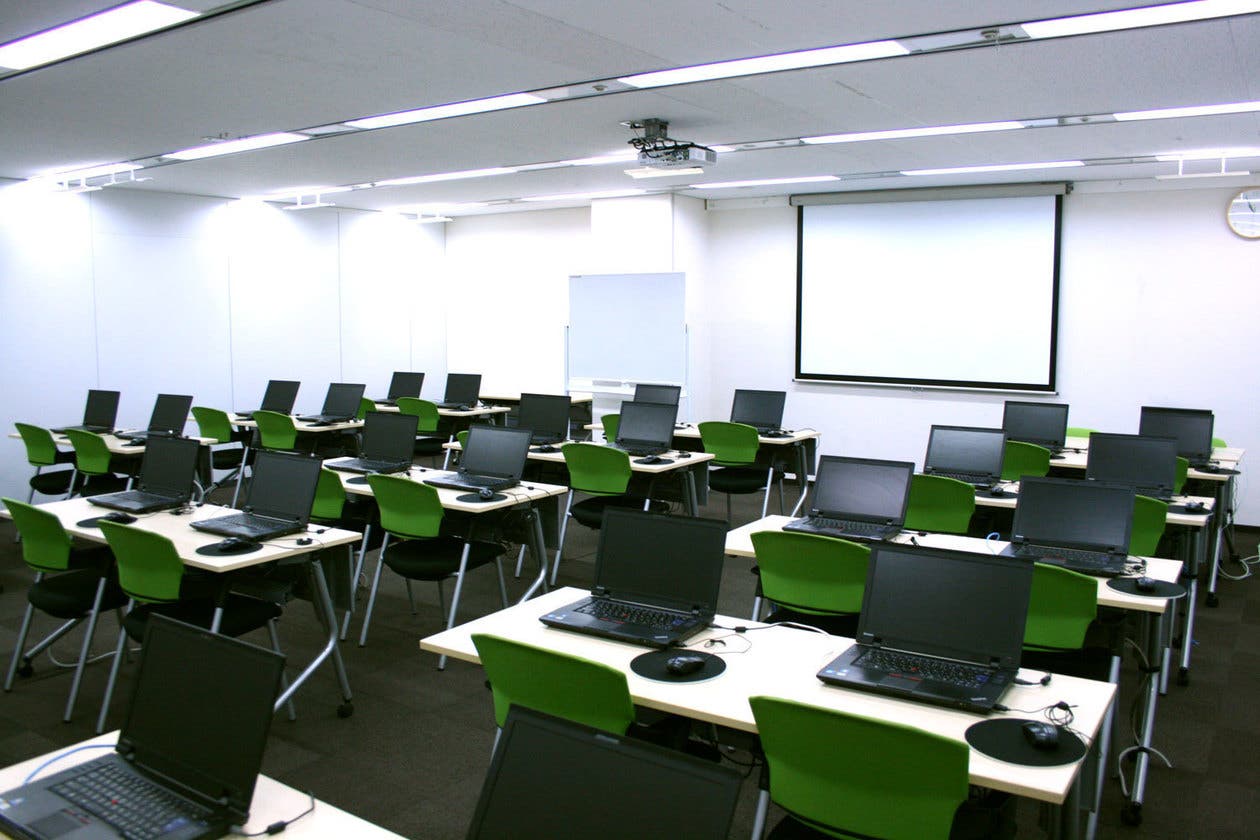 【Bルーム】最大30名までご利用可能。広いお部屋でゆったりとご利用頂けます。の写真1