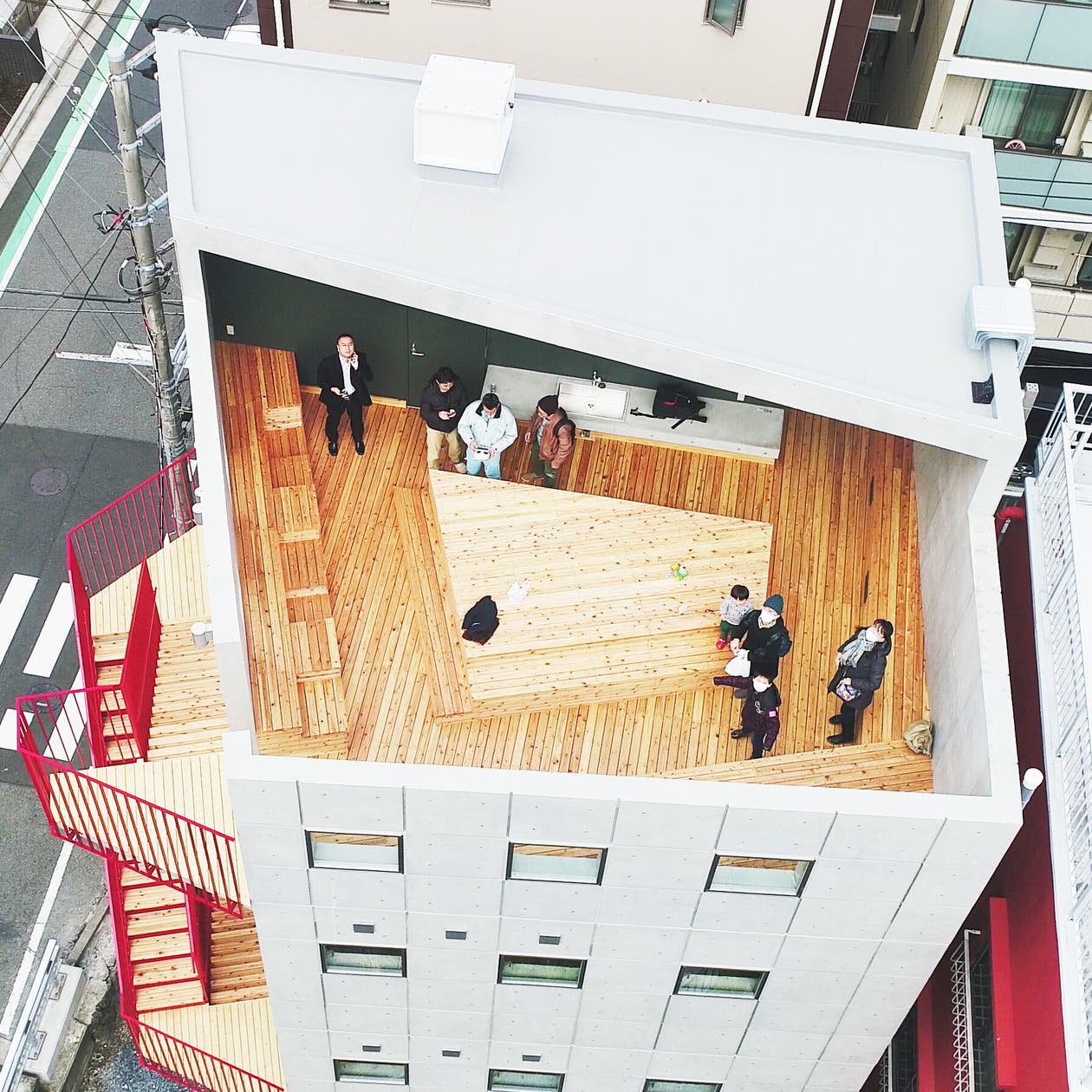 ウッドデッキの屋上空間で気分爽快！ロケ撮影・趣味の写真撮影・屋外会議に最適！ママ会・女子会・婚活にも！の写真8